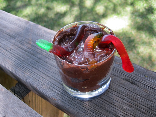 Gummy Worm Mud Cups - Recipe Boy