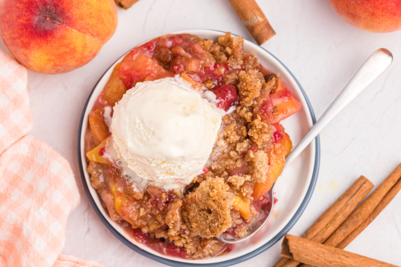Raspberry Peach Crumble - Recipe Boy