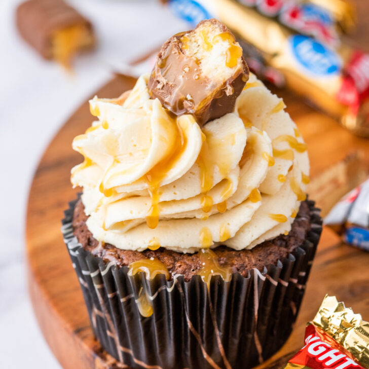 Twix Bar Cupcakes - Recipe Boy