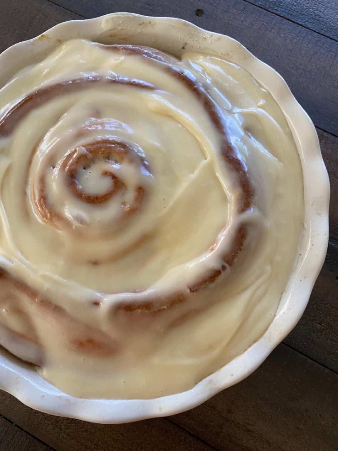Giant Cinnamon Roll (Feeds 12 People!) - Recipe Boy